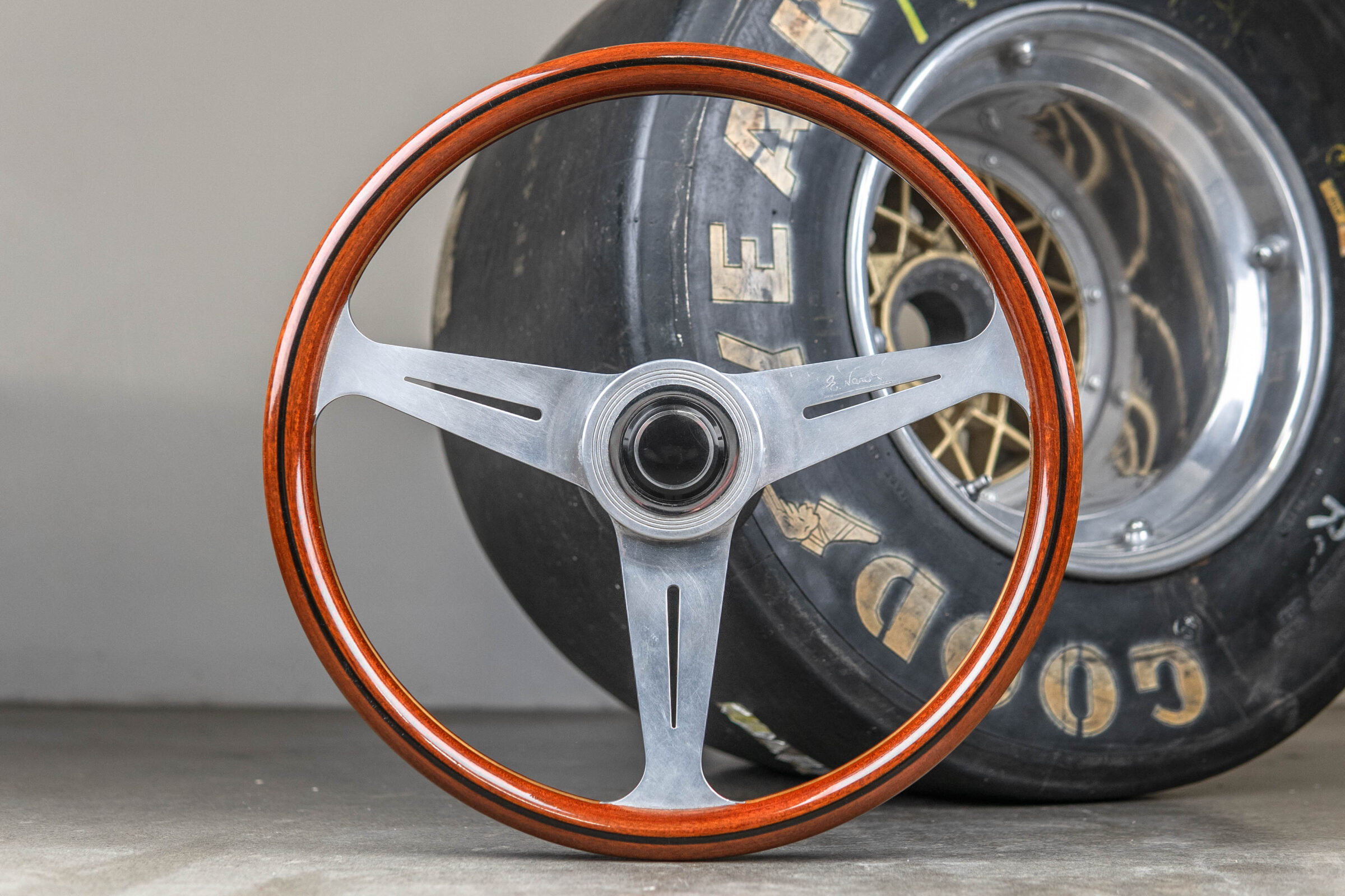 1981' Nardi wooden steering wheel Mercedes W108 / W109 / W110 / W113 ...
